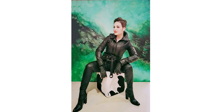 L’artiste-peintre Amina Chraïbi expose virtuellement ses œuvres ...