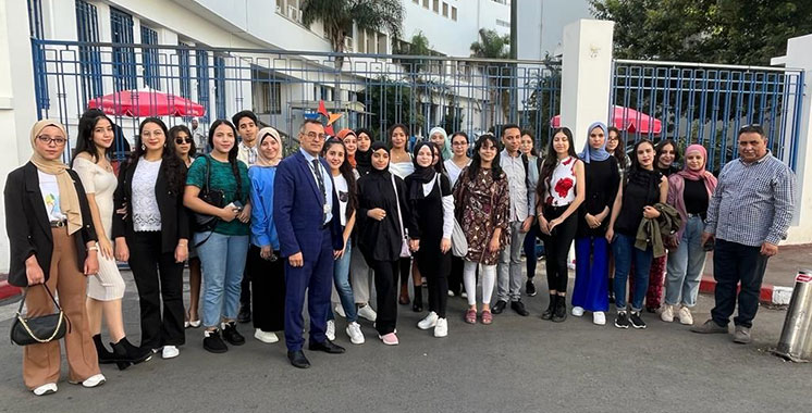 120 étudiants journalistes découvrent les News Room de la SNRT ...