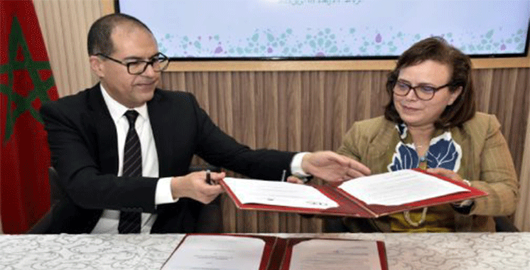 Signature d’une convention de partenariat entre le ministère de la solidarité et la CDG ...